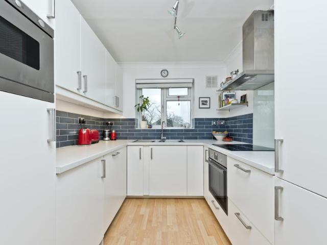 Rotherfield House, Surbiton KT5 2 bed apartment to rent £1,800 pcm £415 pw