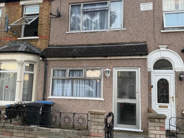 Rotherfield Road, Enfield EN3 3 bed terraced house to rent £2,250 pcm £519 pw