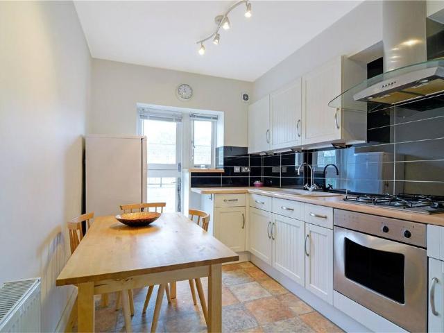 Rotherfield Street, Angel, Islington. 2 bed apartment to rent £2,400 pcm £554 pw