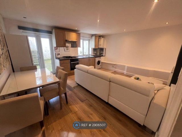 Rotherhithe New Road, London SE16, 1 bed flat to rent, £1,700 pcm | PrimeLocation