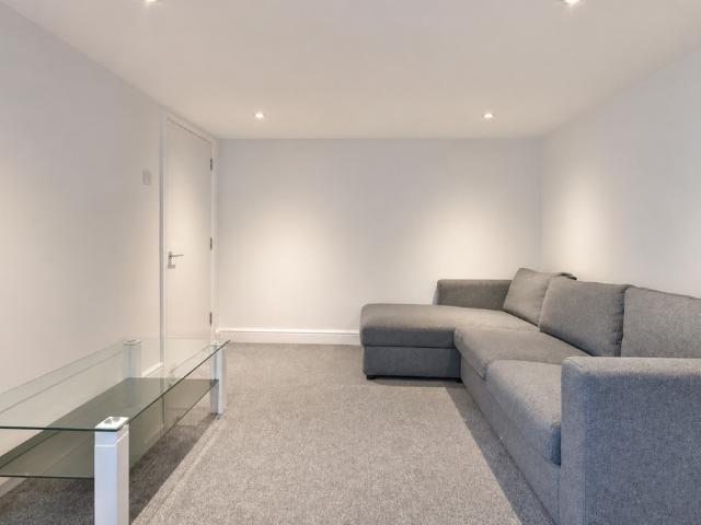 Rotherhithe New Road, London SE16, 3 bed flat to rent, £2,600 pcm | PrimeLocation