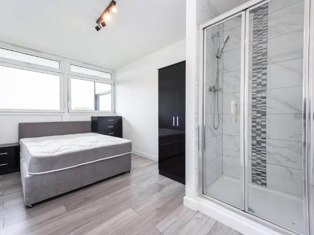 Rotherhithe New Road, Rotherhithe. 3 bed flat to rent £4,000 pcm £923 pw