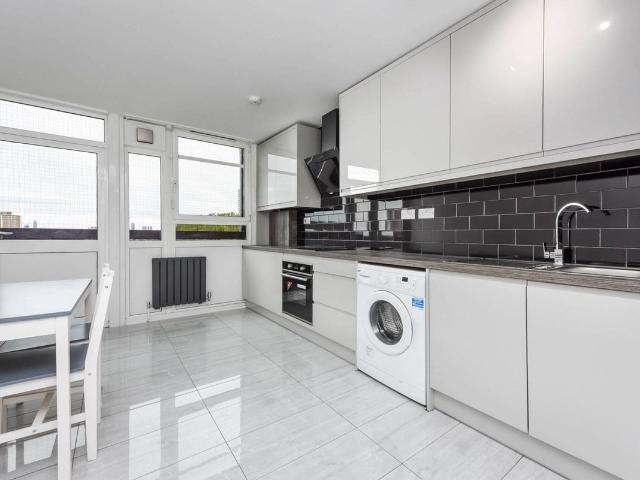 Rotherhithe New Road, Rotherhithe, London SE16, 3 bed flat to rent, £4,000 pcm | PrimeLocation