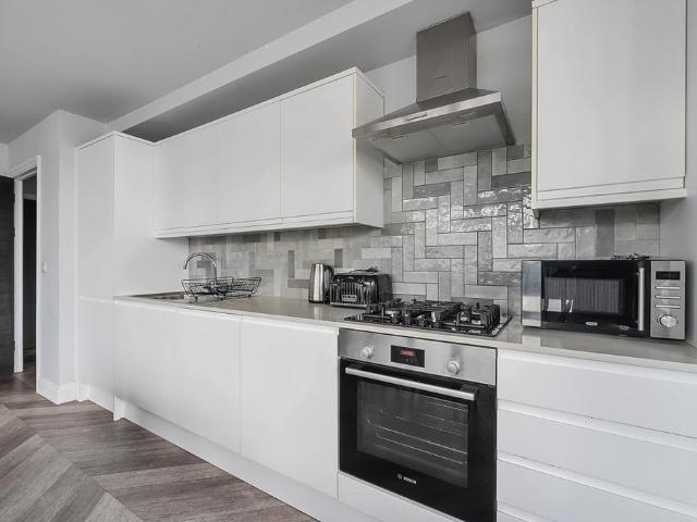 Rotherhithe Old Road, Surrey Quays, E16 4 bed apartment to rent £4,600 pcm £1,062 pw