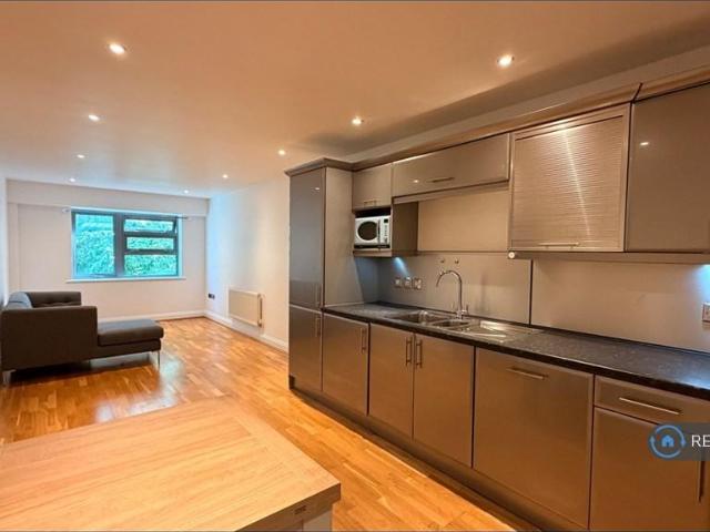 Rotherhithe St, London, SE16 1 bed flat to rent £1,950 pcm £450 pw