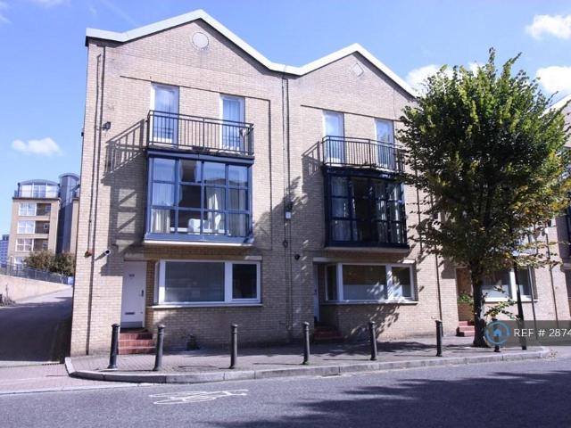 Rotherhithe Street, London, SE16 1 bed flat to rent £1,650 pcm £381 pw