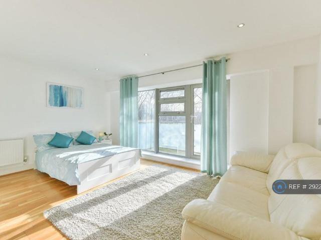Rotherhithe Street, London, SE16 1 bed in a flat share to rent £1,199 pcm £277 pw
