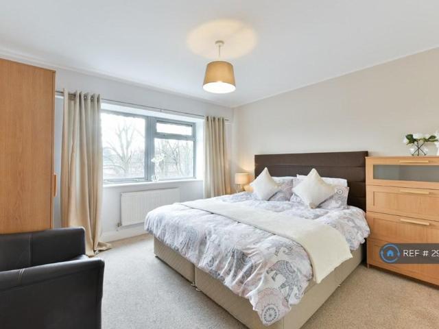 Rotherhithe Street, London, SE16 1 bed in a flat share to rent £1,299 pcm £300 pw