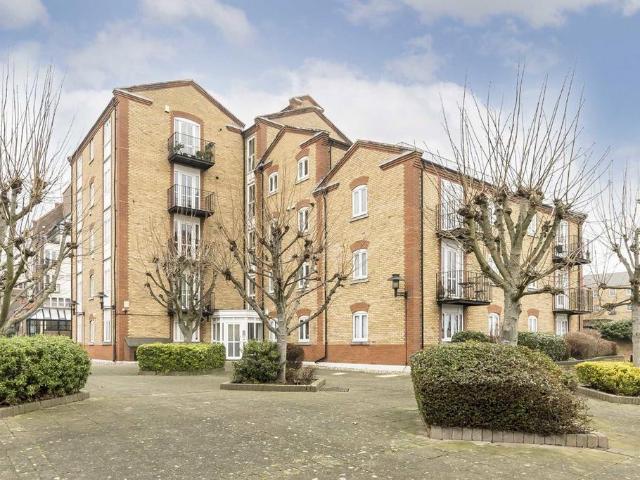 Rotherhithe Street, London SE16 2 bed flat to rent £2,200 pcm £508 pw