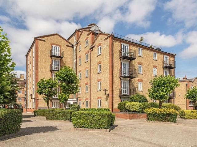 Rotherhithe Street, London SE16 2 bed flat to rent £2,300 pcm £531 pw