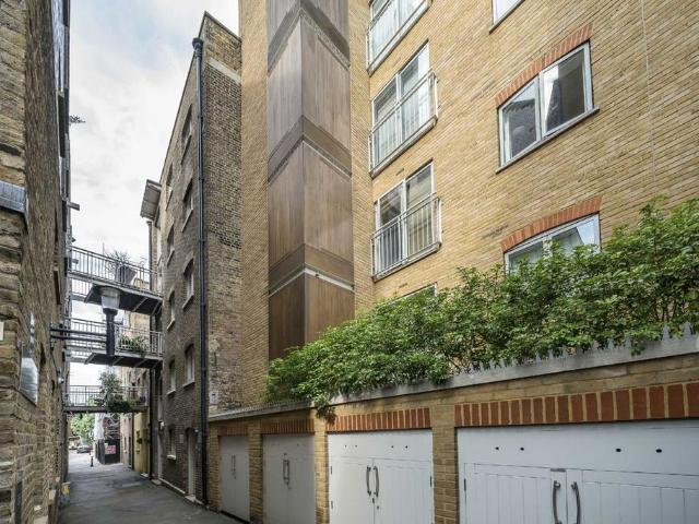 Rotherhithe Street, London SE16 2 bed flat to rent £4,250 pcm £981 pw