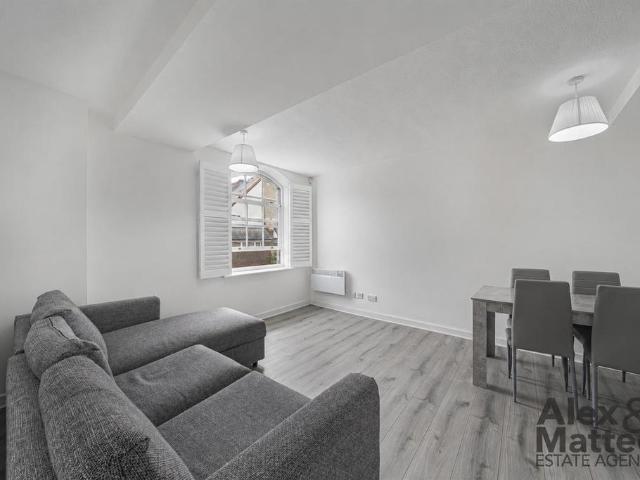 Rotherhithe Street, London 2 bed flat to rent £2,000 pcm £462 pw