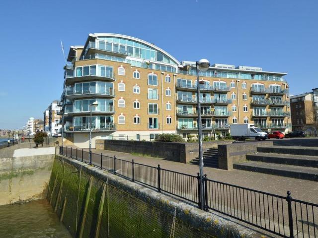 Rotherhithe Street, Pacific Wharf, SE16 2 bed apartment to rent £3,200 pcm £738 pw