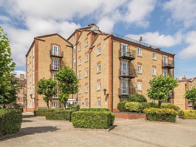Rotherhithe Street, Rotherhithe Street SE16, 2 bed flat to rent, £2,400 pcm | PrimeLocation