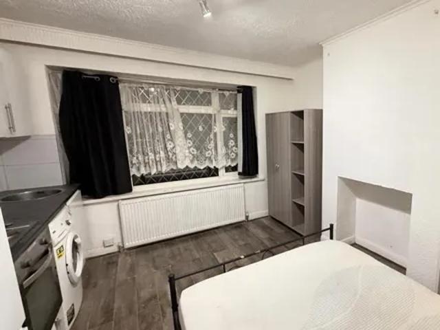 Rothesay Avenue, London, UB6 0DA, United Kingdom | 1 bed apartment for rent #137467956 | Rentberry