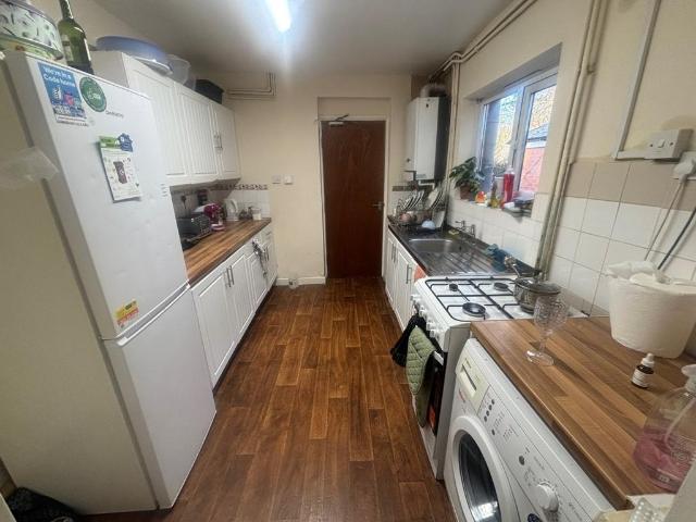 Rothesay Avenue, Nottingham, NG7 4 bed house to rent £1,560 pcm £360 pw