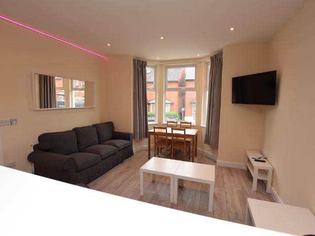 Rothesay Avenue Room 4