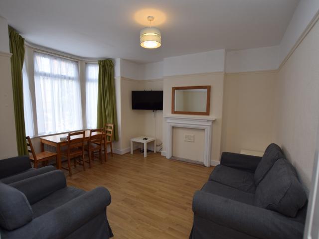 Rothesay Avenue Room 1