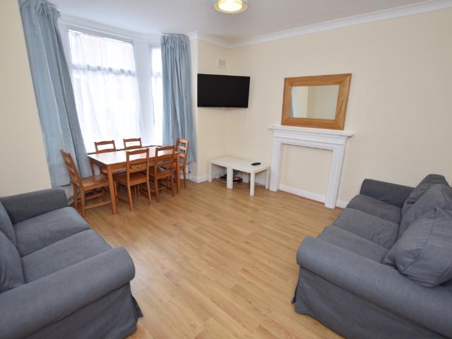 Rothesay Avenue Room 1