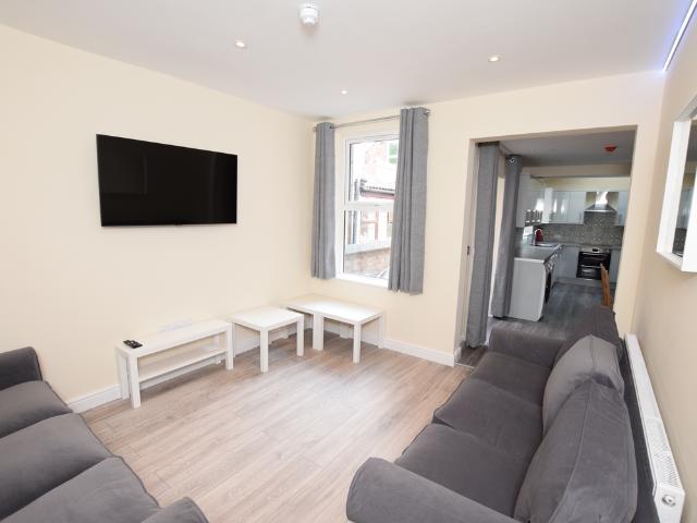 Rothesay Avenue Room 2