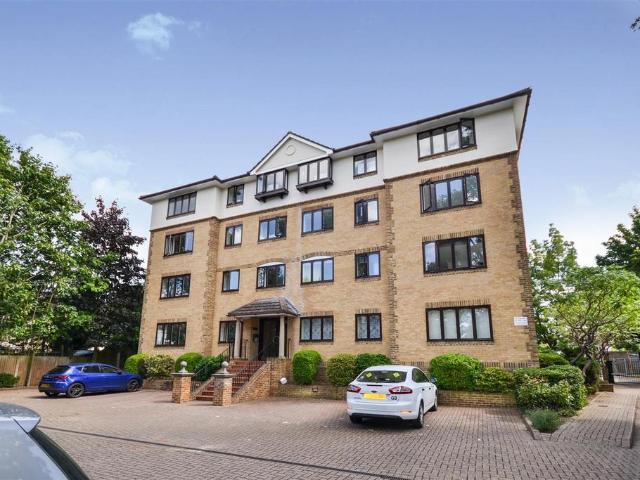 Rothesay Avenue, Wimbledon Chase SW20 2 bed flat to rent £1,850 pcm £427 pw