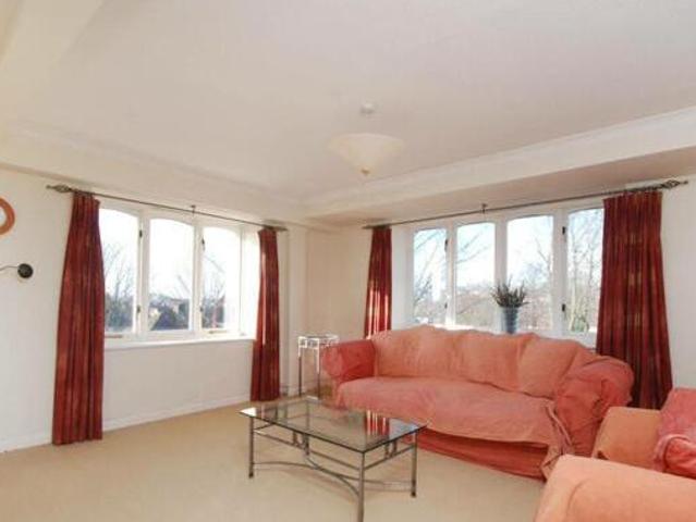 Rothesay Avenue, Wimbledon, 2 Bedroom Flat