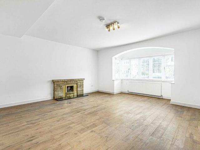 Rothesay Avenue, TW10, London