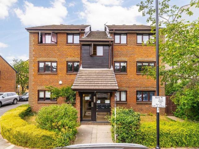 Rothschild Road, London W4 2 bed flat to rent £2,100 pcm £485 pw