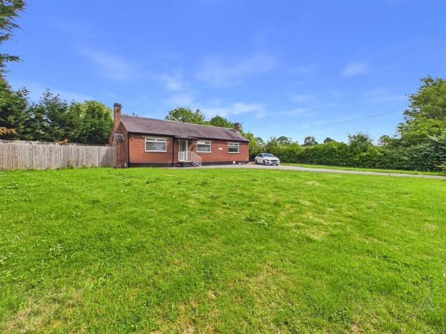 Rough Hayes Bungalow, Rough Hayes, Needwood, Burton On Trent DE13, 3 bed detached bungalow to rent, £1,500 pcm | PrimeLocation