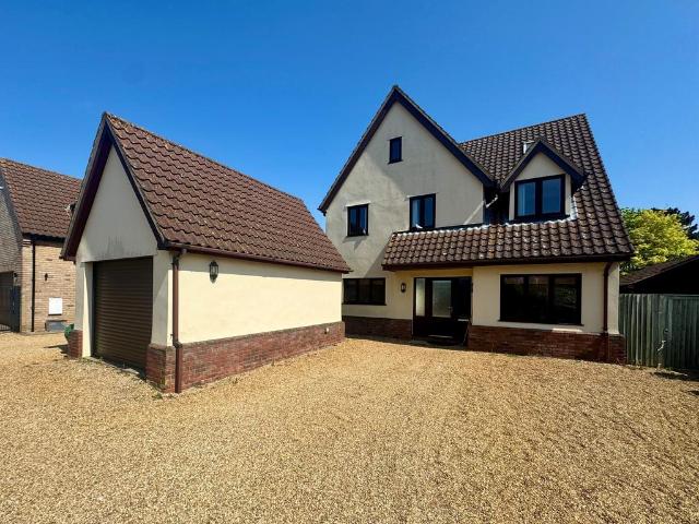 Roughlands, Lakenheath, BRANDON 4 bed detached house to rent £2,300 pcm £531 pw