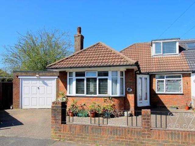 Round Green, Felix Avenue, Luton, 3 Bedroom Bungalow
