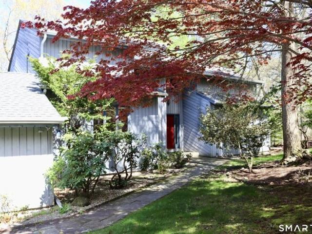 Round Hill Rd, Shelton, Home For Sale
