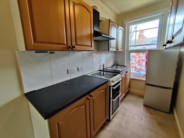 Roundhay 1 Bed S/C Flat Near Roundhay Park