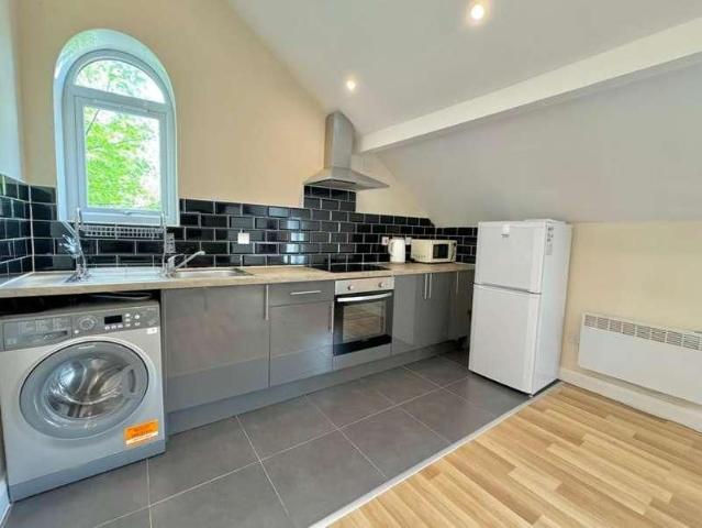 Roundhay Road, Leeds, LS8