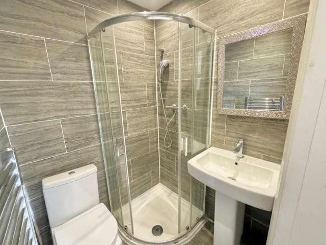 Roundhay Road, Leeds, LS8