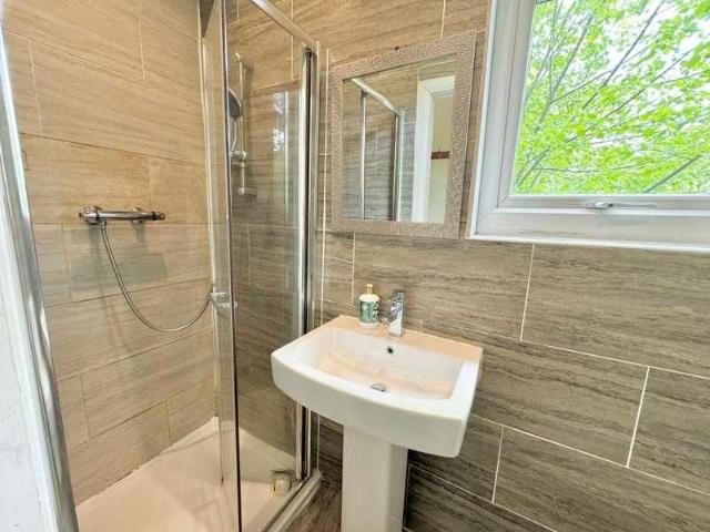 Roundhay Road, Leeds, LS8