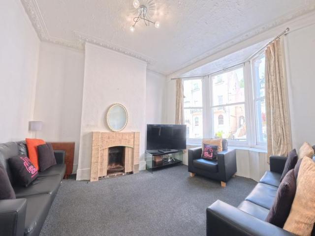 Roundhill Crescent BN2 5 bed terraced house to rent £2,491 pcm £575 pw