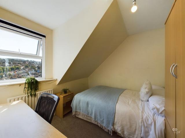 Roundhill Crescent, Brighton BN2, 3 bed shared accommodation to rent, £2,210 pcm | PrimeLocation