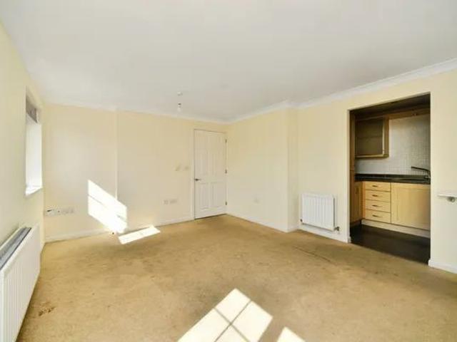 Roundhouse Crescent, Peacehaven BN10 8GL 2 bedroom terraced house to rent