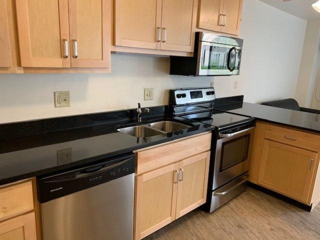 Roundhouse 1 Bedroom Apartment for Rent at 626 The Roundhouse, Madison, WI 53703 Marquette