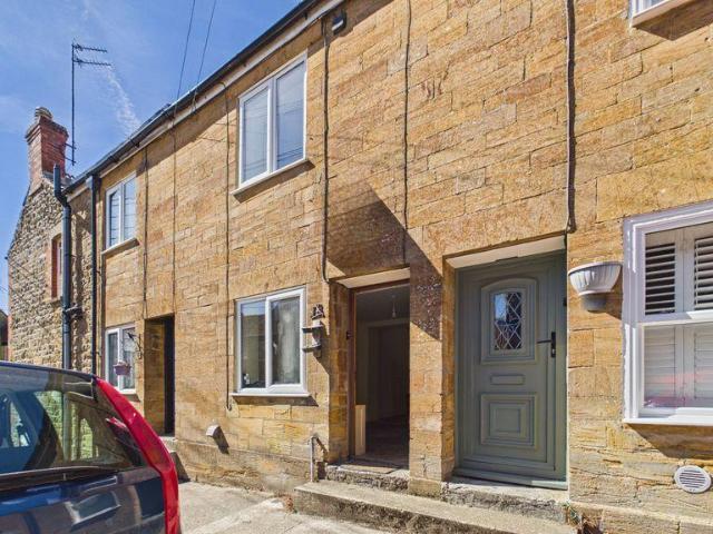 Roundwell Street, South Petherton 2 bed cottage to rent £1,125 pcm £260 pw