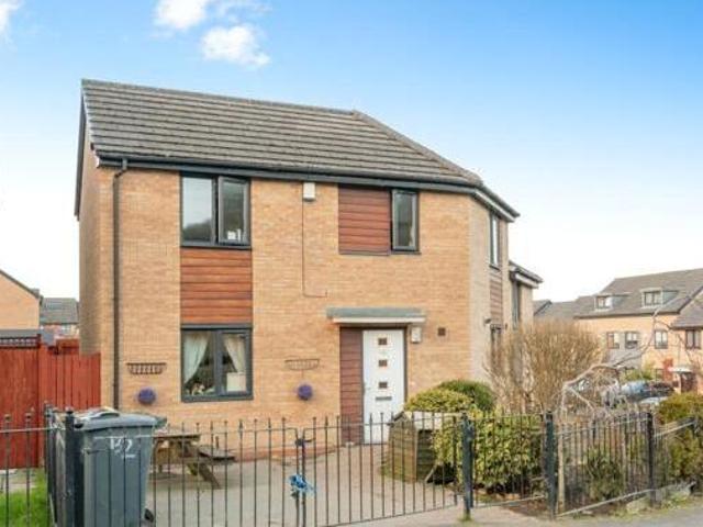 Roundwood Avenue, Bradford, 3 Bedroom Semi detached