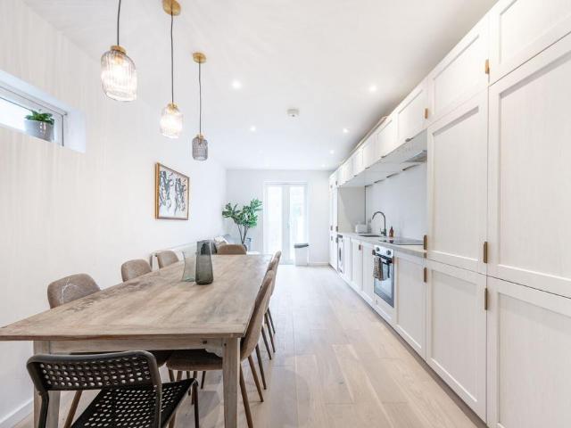 Roundwood Road, NW10, Harlesden. 5 bed terraced house to rent £5,850 pcm £1,350 pw