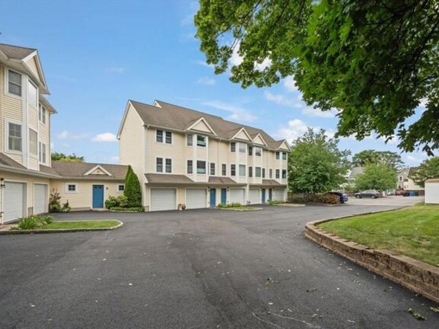 / Roundy St Unit,beverly, Condo For Sale