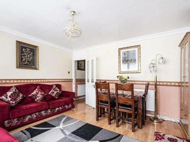 Rounton Road, Bow, 2 Bedroom Maisonette