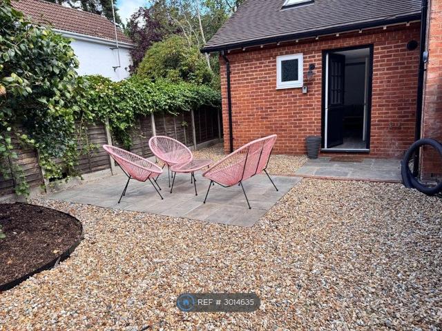 Rounton Road, Fleet GU52, Room to rent, £950 pcm | PrimeLocation