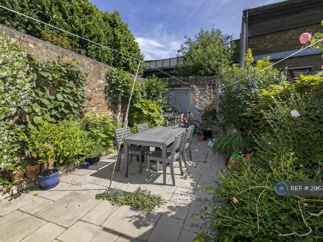 Roupell Street, London, SE1 3 bed terraced house to rent £5,000 pcm £1,154 pw