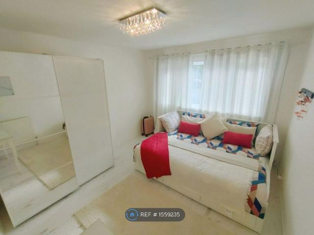 Roveley Court, Milton Keynes MK11, 2 bed maisonette to rent, £1,100 pcm | PrimeLocation