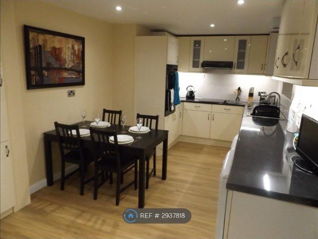 Rowtown, Addlestone KT15, Room to rent, £875 pcm | PrimeLocation