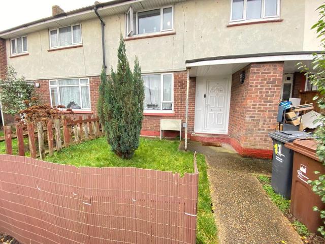 Row Gardens, Barking, Essex IG11 4 bed house to rent £2,300 pcm £531 pw